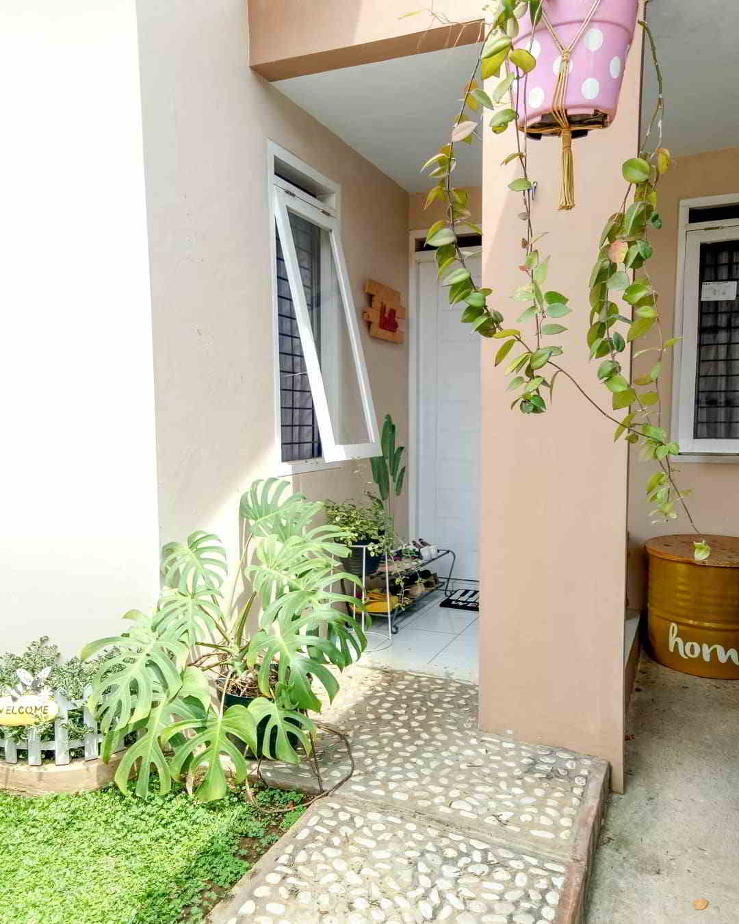 17 Desain Jendela Minimalis Modern untuk Hunian Elegan 2025