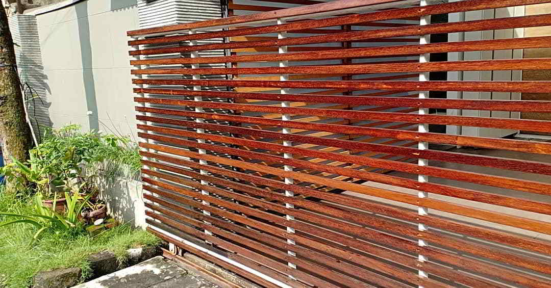 √ 10 Desain Pagar Kayu Cantik, Cocok untuk Rumah Kekinian!